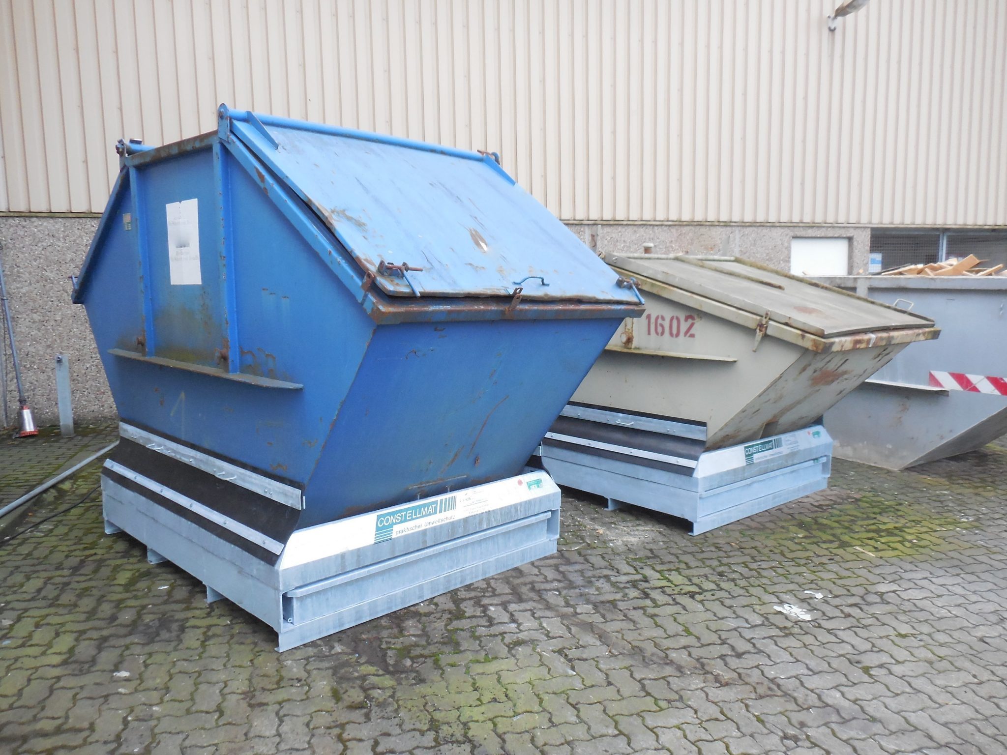 Container spaces for lidded containers | CONSTELLMAT